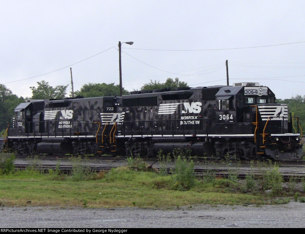 NS 3064 (GP40-2) & 722 (RP-E4C)
